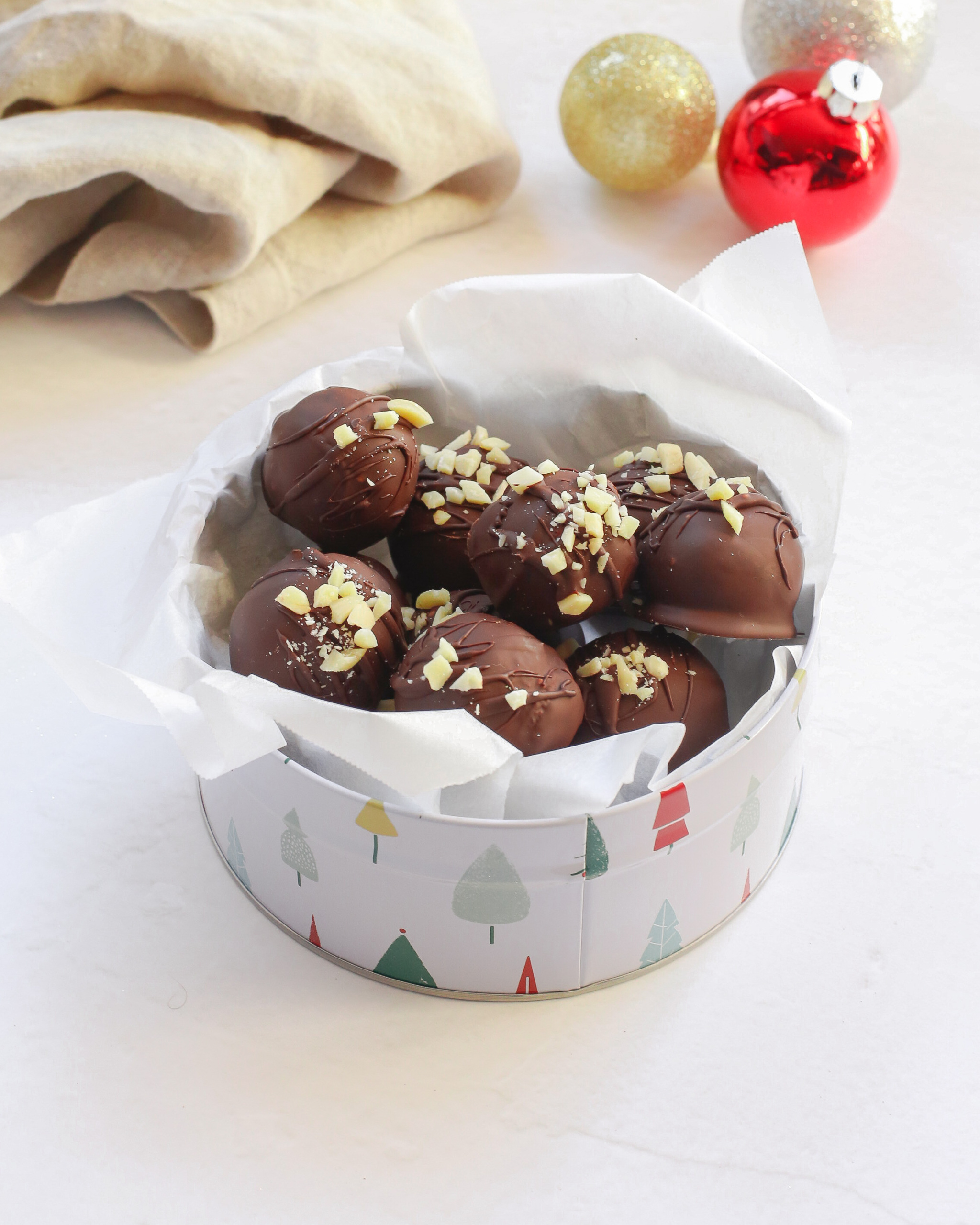 Chocolate Gingerbread Energy Bites - Becks Lives Healthy