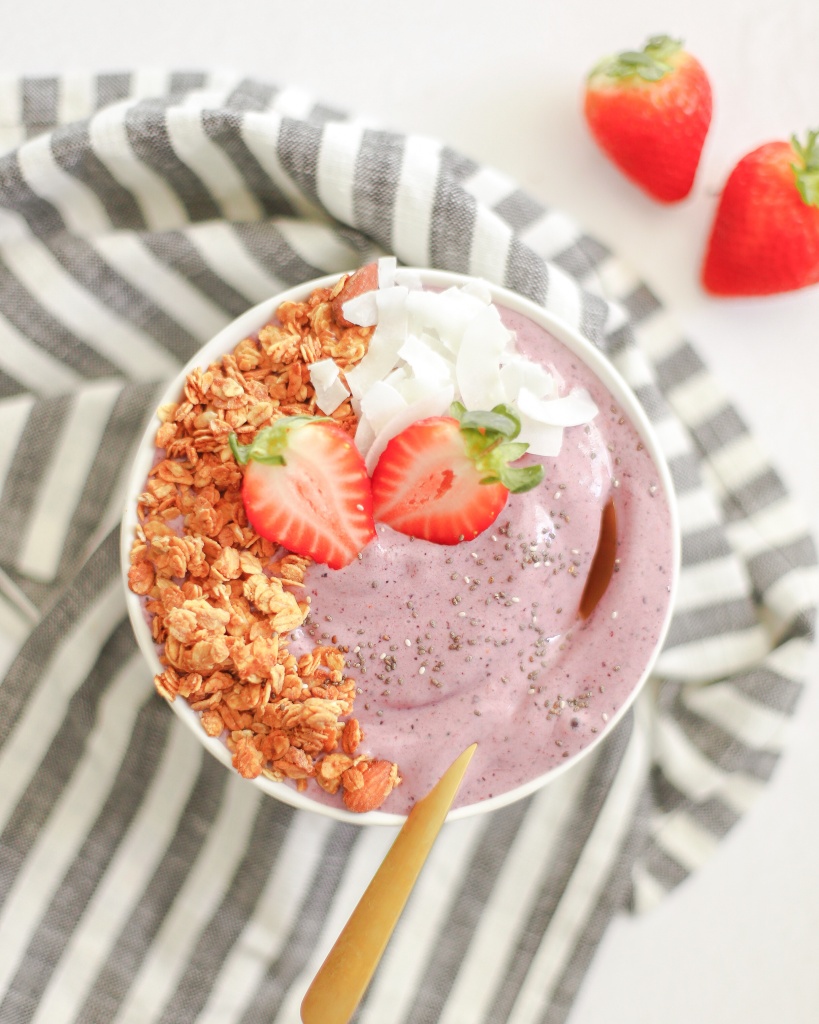 Berry Power Smoothie Bowl | Becks Lives Healthy